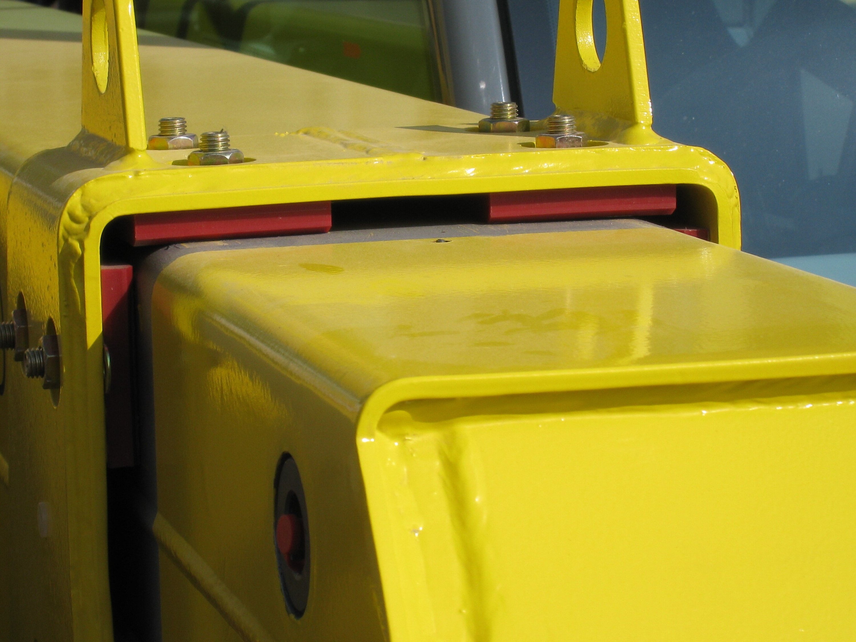 How Polymer Wear Pads Improve Equipment Longevity